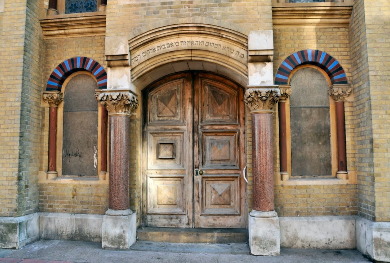 Middle Street Synagogue: Exterior Grade II | Listed buildings | My ...